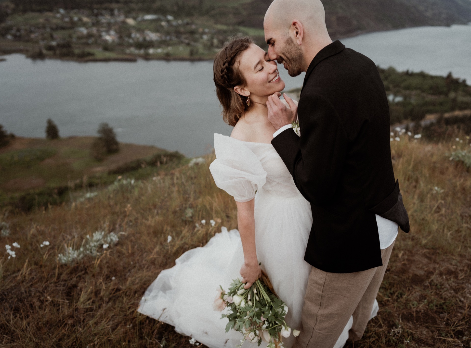 Rowena Crest Elopement in Oregon